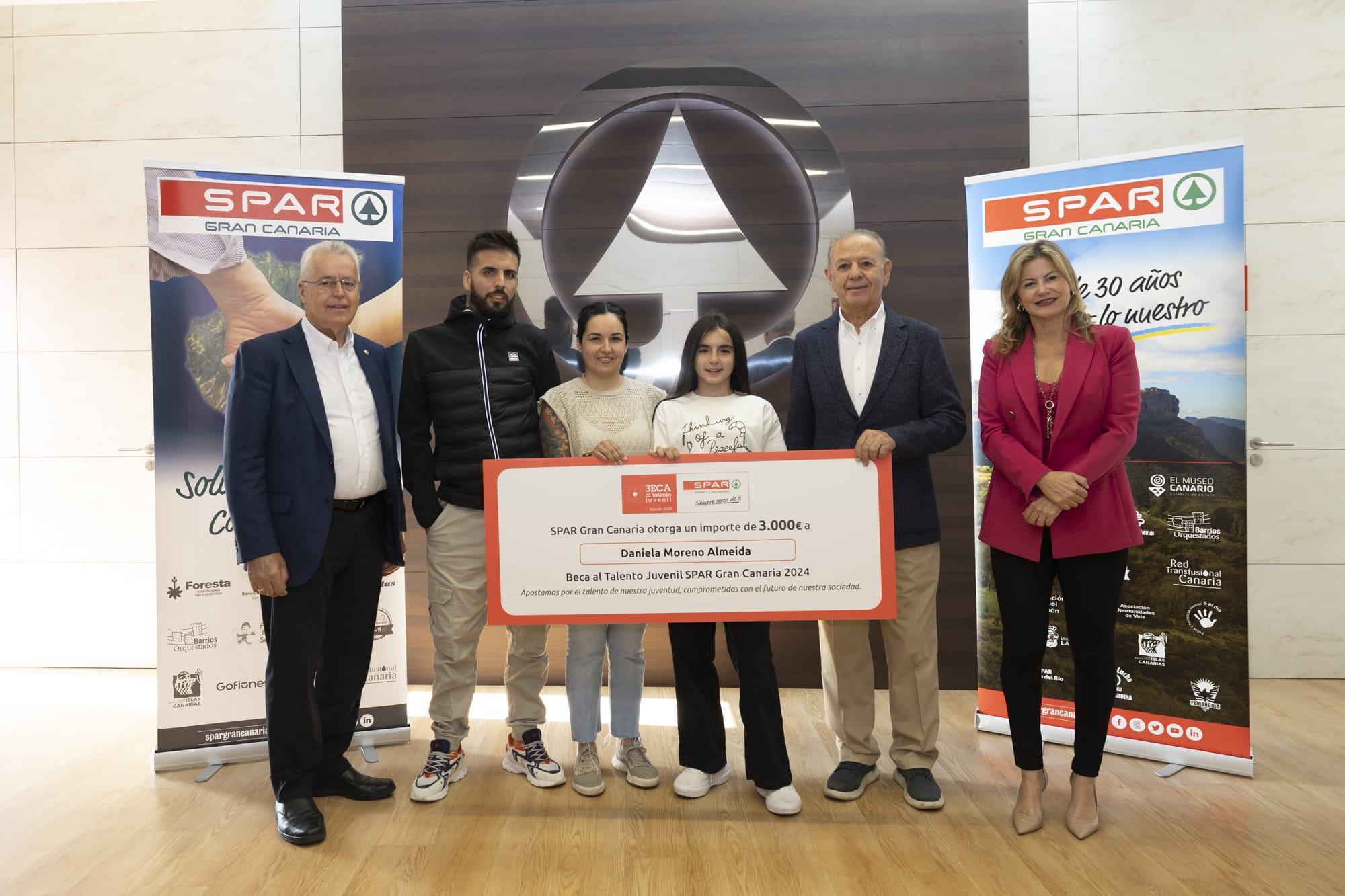 SPAR GRAN CANARIA ENTREGA LA 5ª EDICION DE LA BECA AL TALENTO JUVENIL ...
